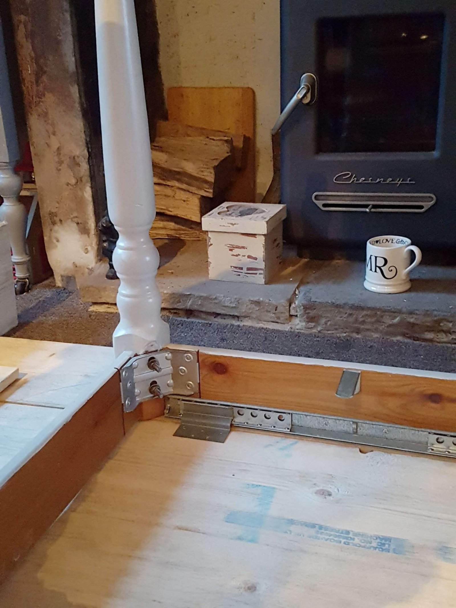 How to Make a Rustic Scaffold Plank Dining Table - Life with Holly