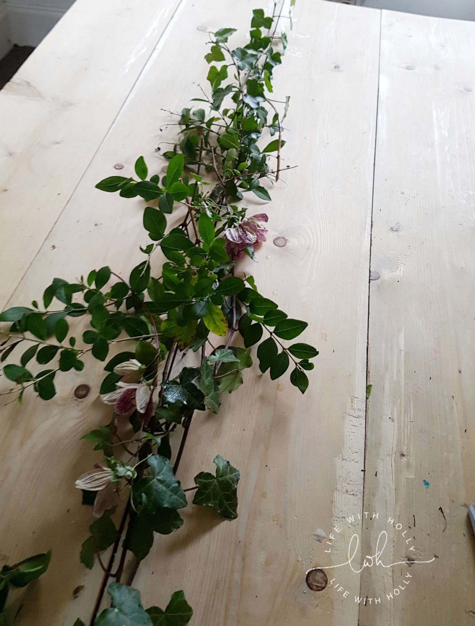 Easy Rustic Foliage Table Decoration Tutorial - Life with Holly